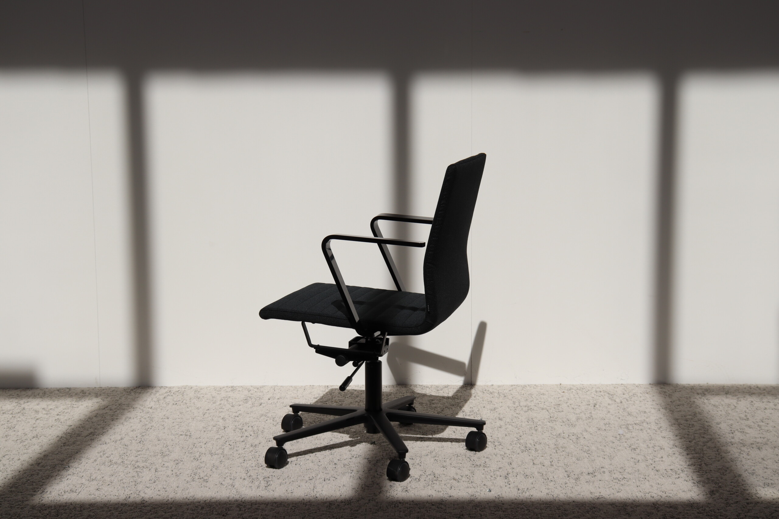 VVD Slim Chair | Bulo